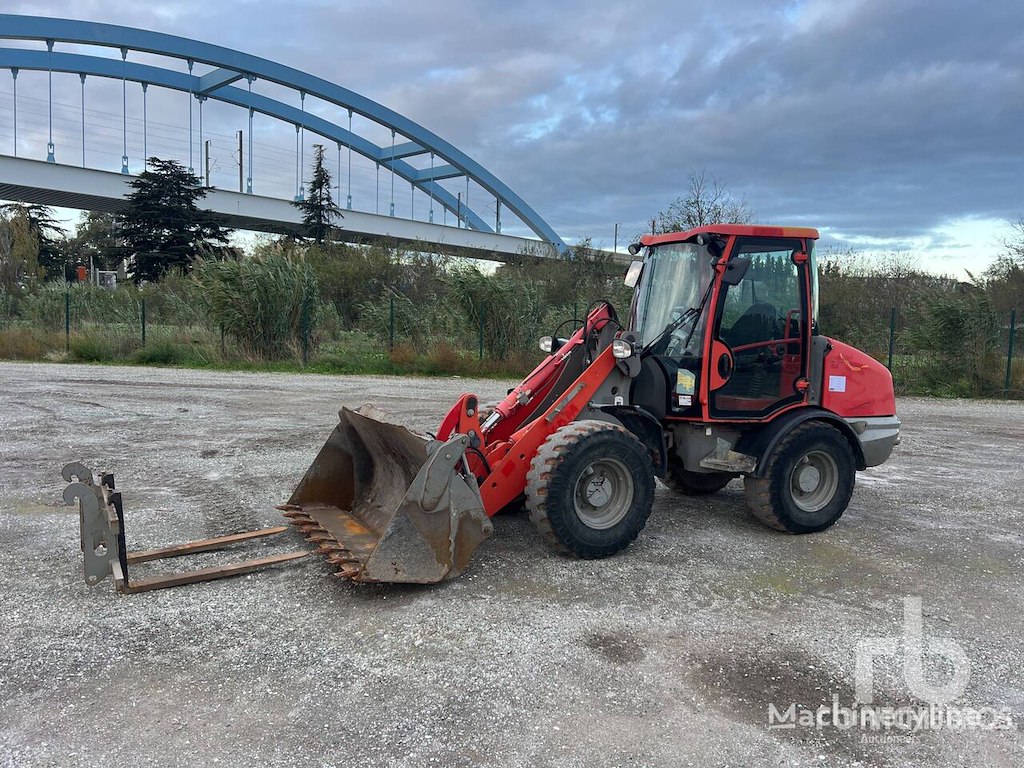 Prodaje se JCB 406B Chargeuse Sur Pneus prednji utovarivač na aukciji