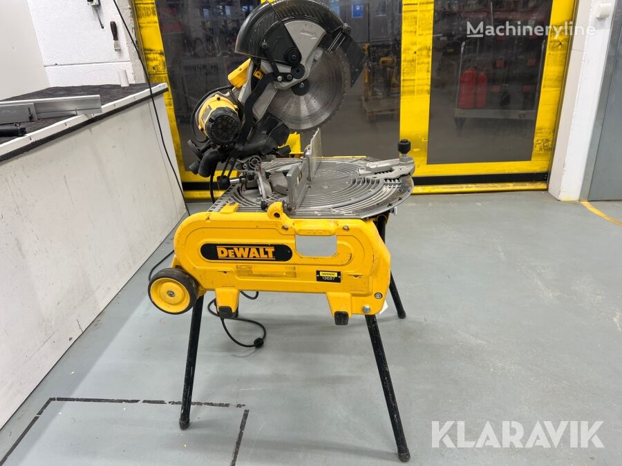 Prodaje se DeWalt D27107 kružnu testeru na aukciji