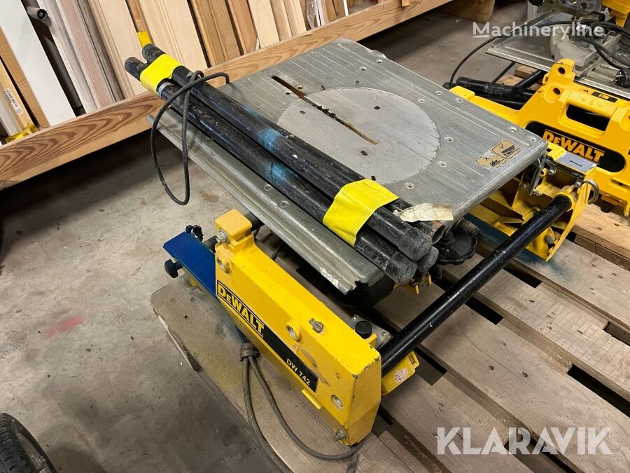 Prodaje se DeWalt DW 742 kružnu testeru na aukciji