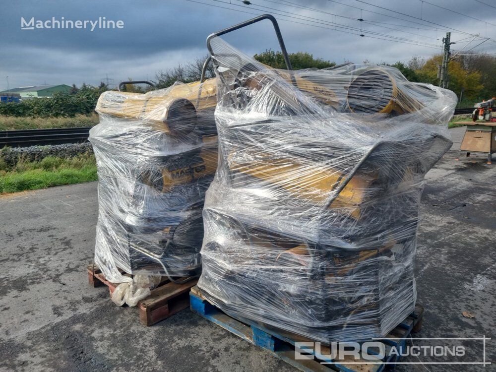 Prodaje se Pallet of Master Heaters (12 of) top za grejanje na aukciji