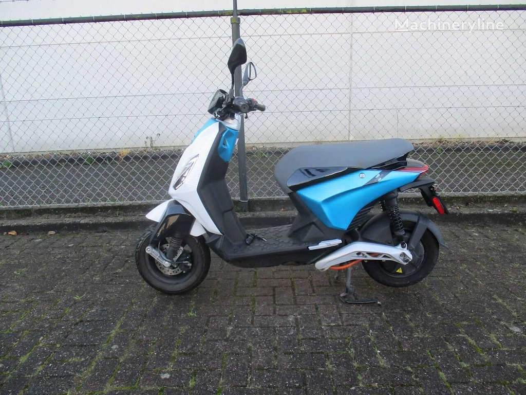 Prodaje se Piaggio Bromscooter industriju zabave na aukciji