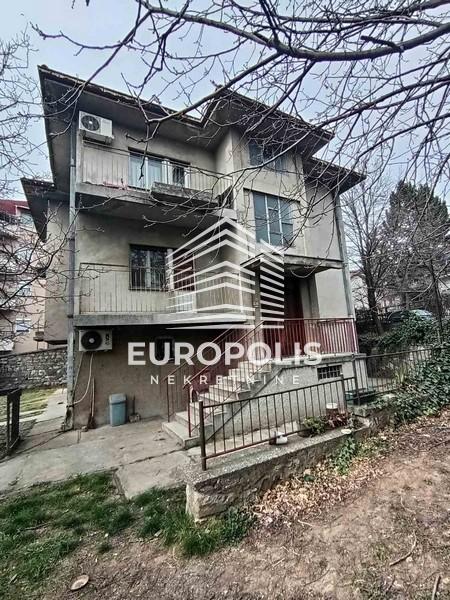 Uknjižena kuća, 6ari placa, odlična lokacija ID#5322 490.000 €