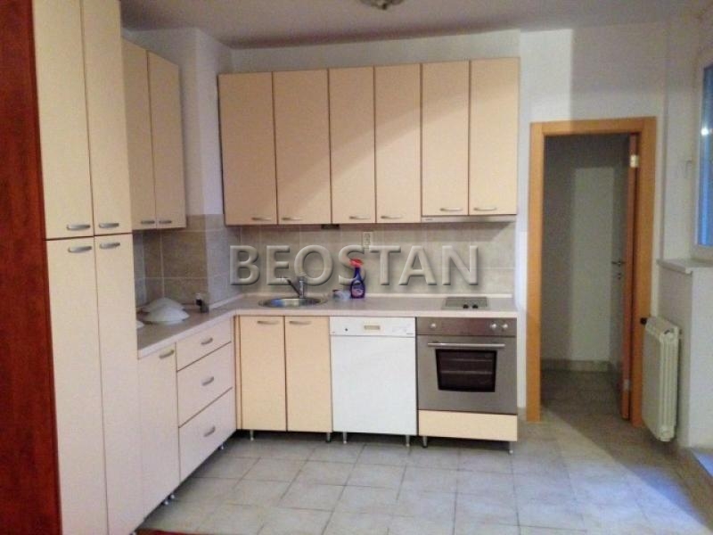 Novi Beograd - Blok 29 arena #59940 1.100 €