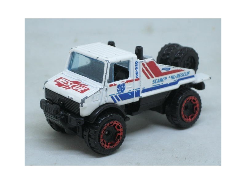 hot wheels mercedes unimog U1300