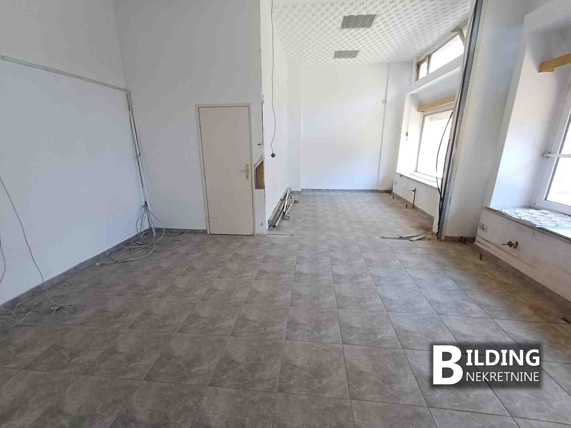 Izdaje se lokal u Bloku 30,renoviran ID#17750 1.400 €