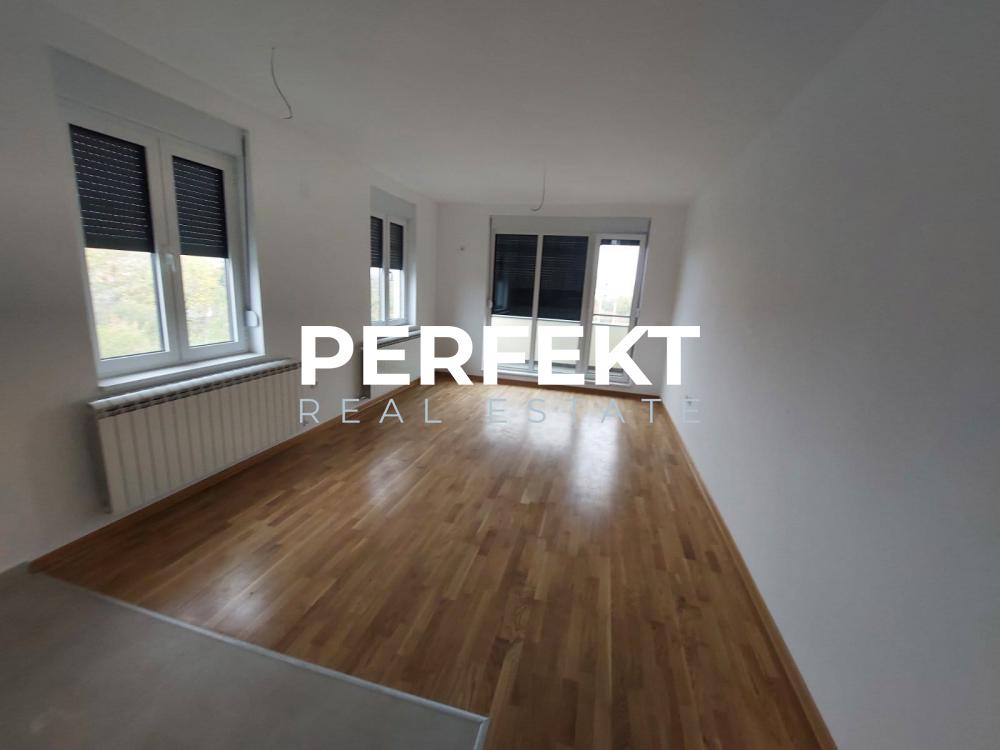 Centar, 79m2, drugu sprat, lift, cg 134.500 €