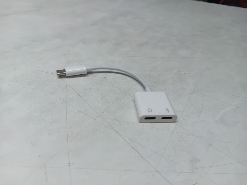 Adapter za audio i punjenje preko USB C porta sa audio