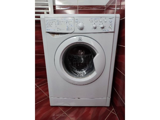 ! Indesit veš mašina 7kg; 7/10 - Made in Italy