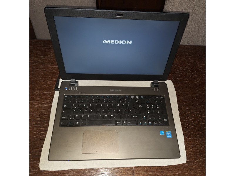 Medion Akoya E6240