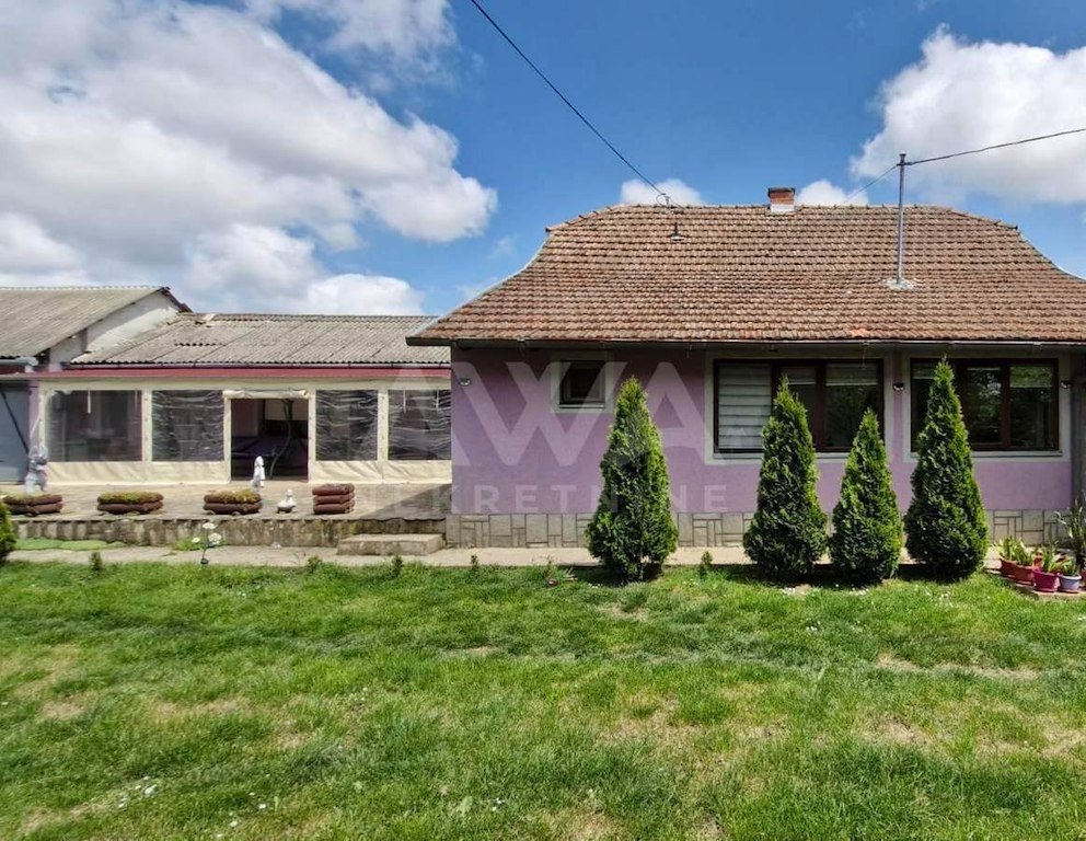 Gakovo, Kuća 195 m2 sa velikim placem od 1462 m2