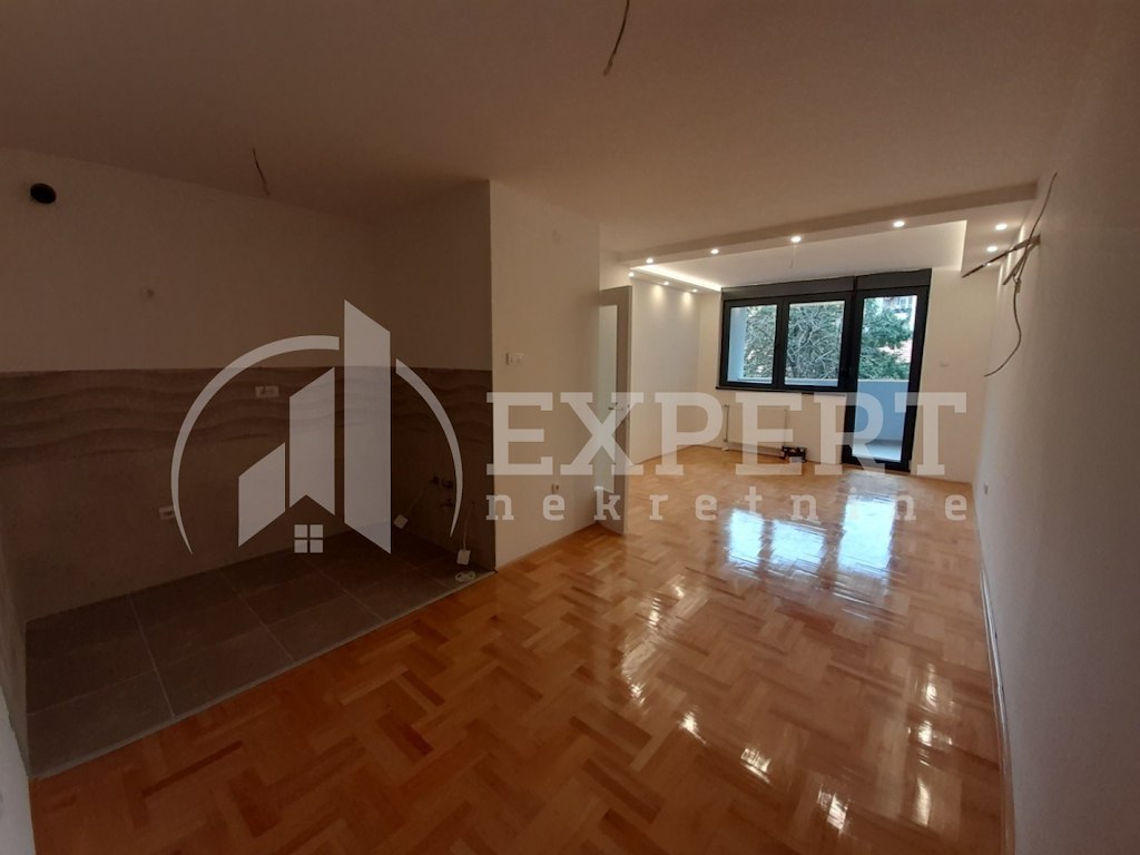 Izdaje se prazan stan, Centar, EG, 66m2, 480e