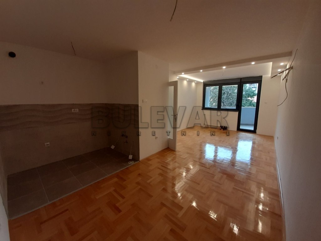 Izdaje se prazan stan, Centar, EG, 66m2, 480e