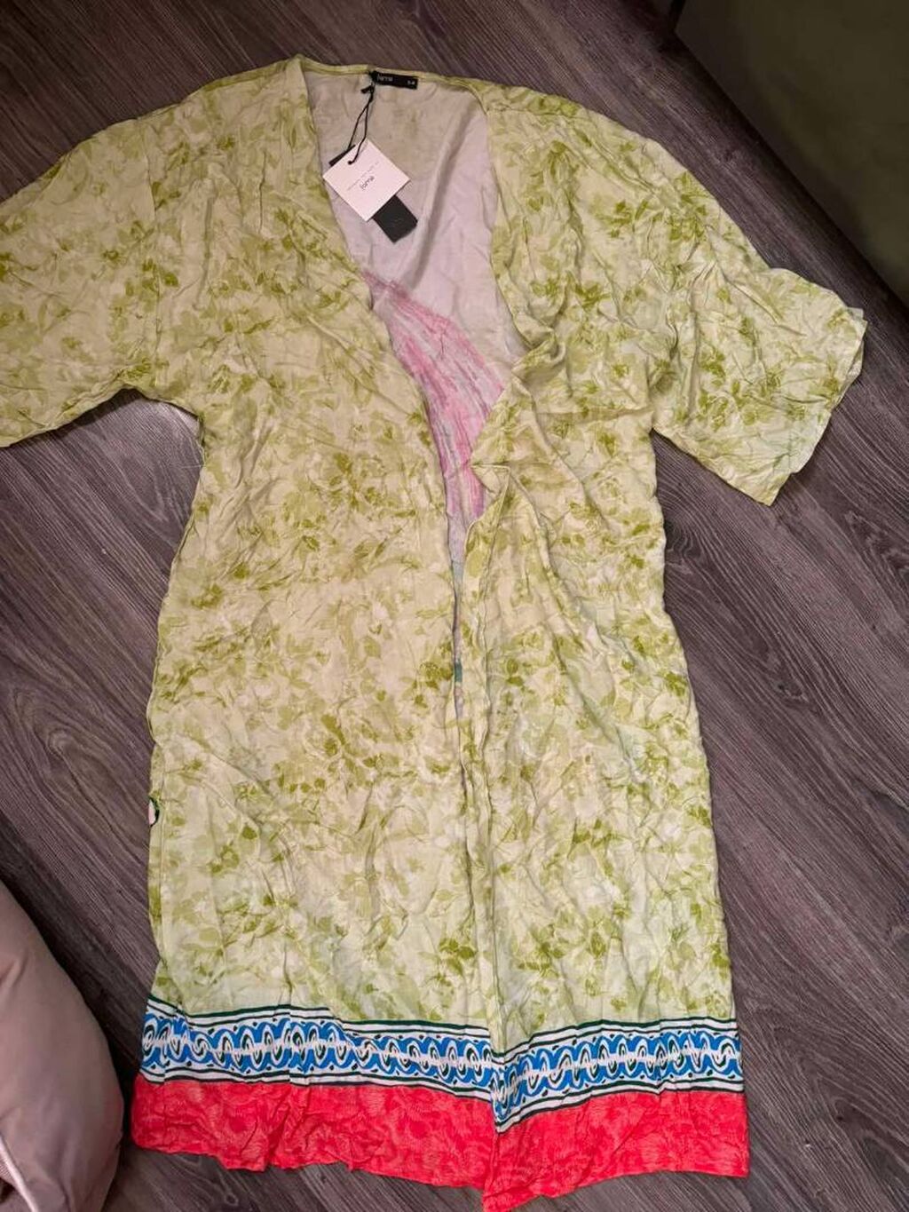 Nov sa etiketom, komplet kimono i pantalone. Ogrtač je naznačene S/M a