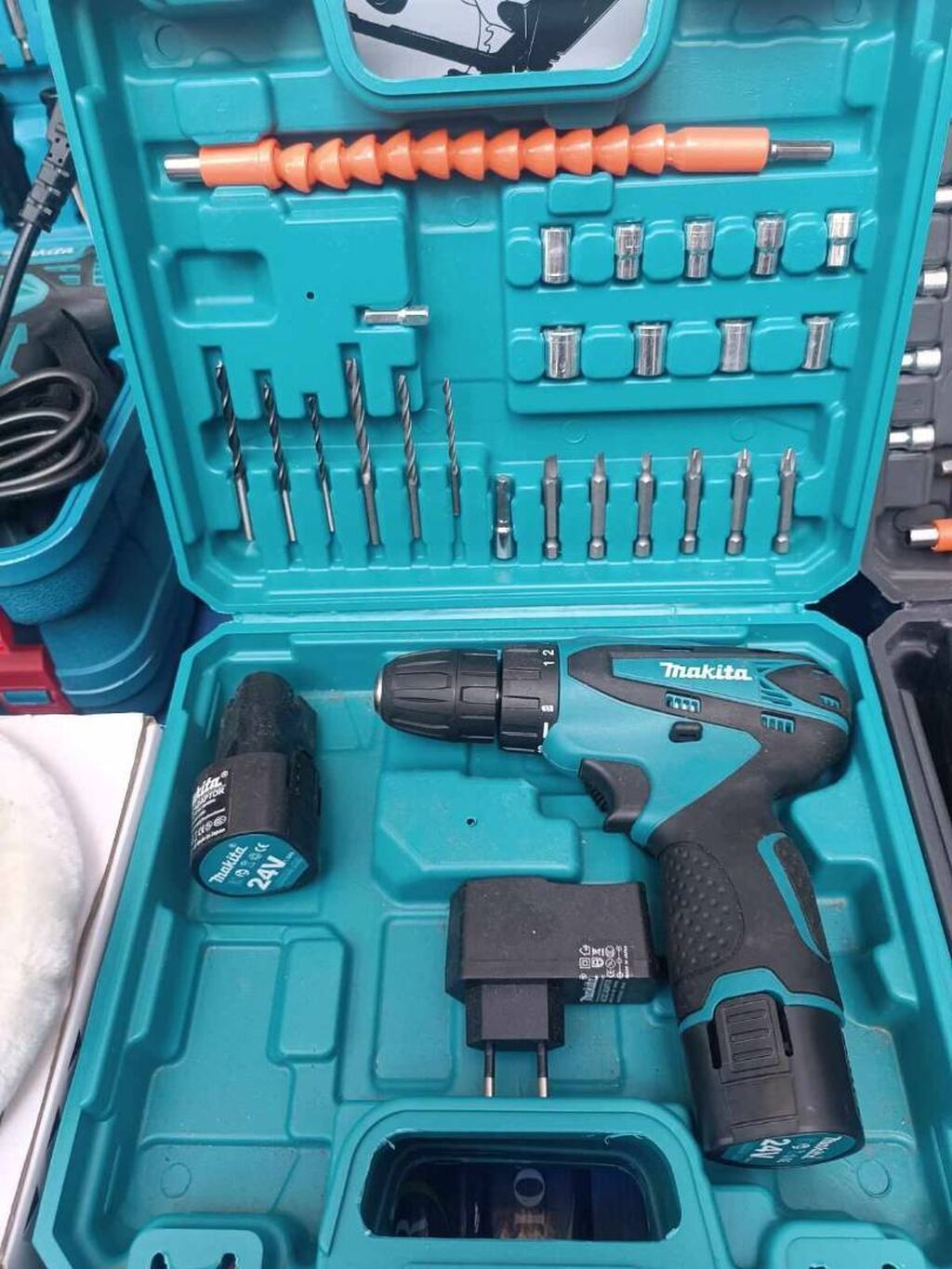 Makita 24V Makita šrafilica-bušilica Sa Set alatom NOVO snaga 24V sa