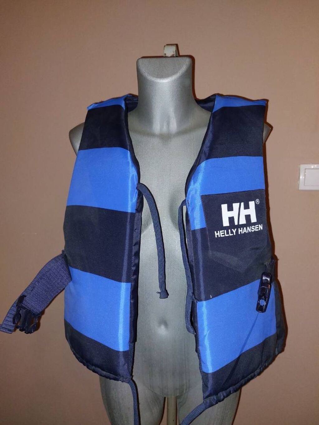 LIFE JACKET HELLY HANSEN Crno-plavi life jacket, kao nov, kvalitetan