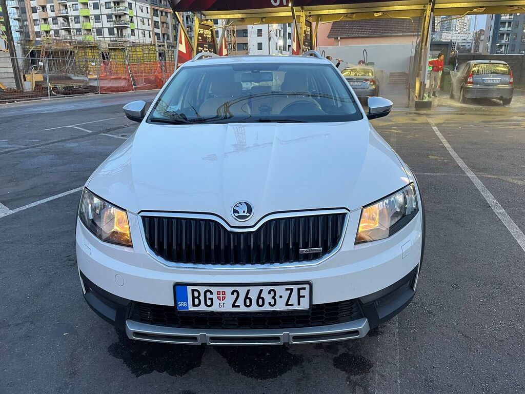 Skoda Octavia Scout: 2 l | 2016 г. 202 km. Cabriolet