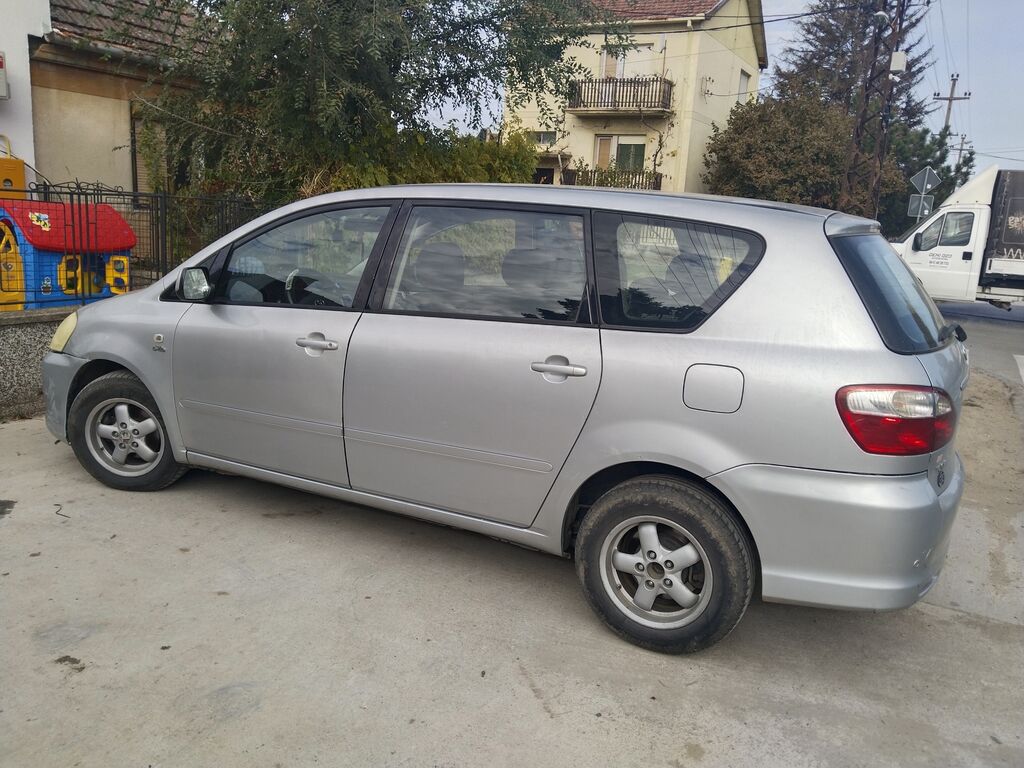 Toyota avensis verso 2004g.Registrovana do