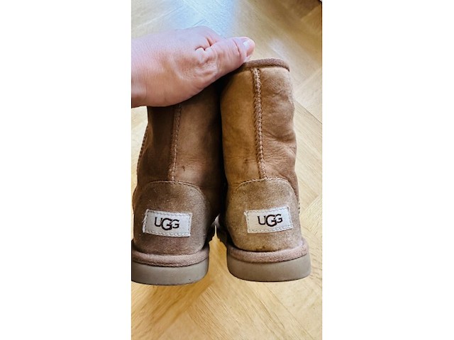 UGG cizme