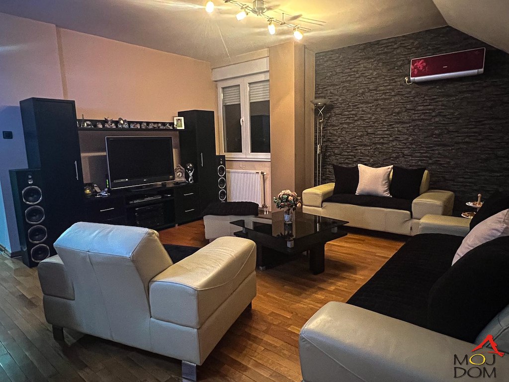 Stan,NOVI SAD,SOMBORSKI BULEVAR,kv: 139, € 285000, ID: 1029314