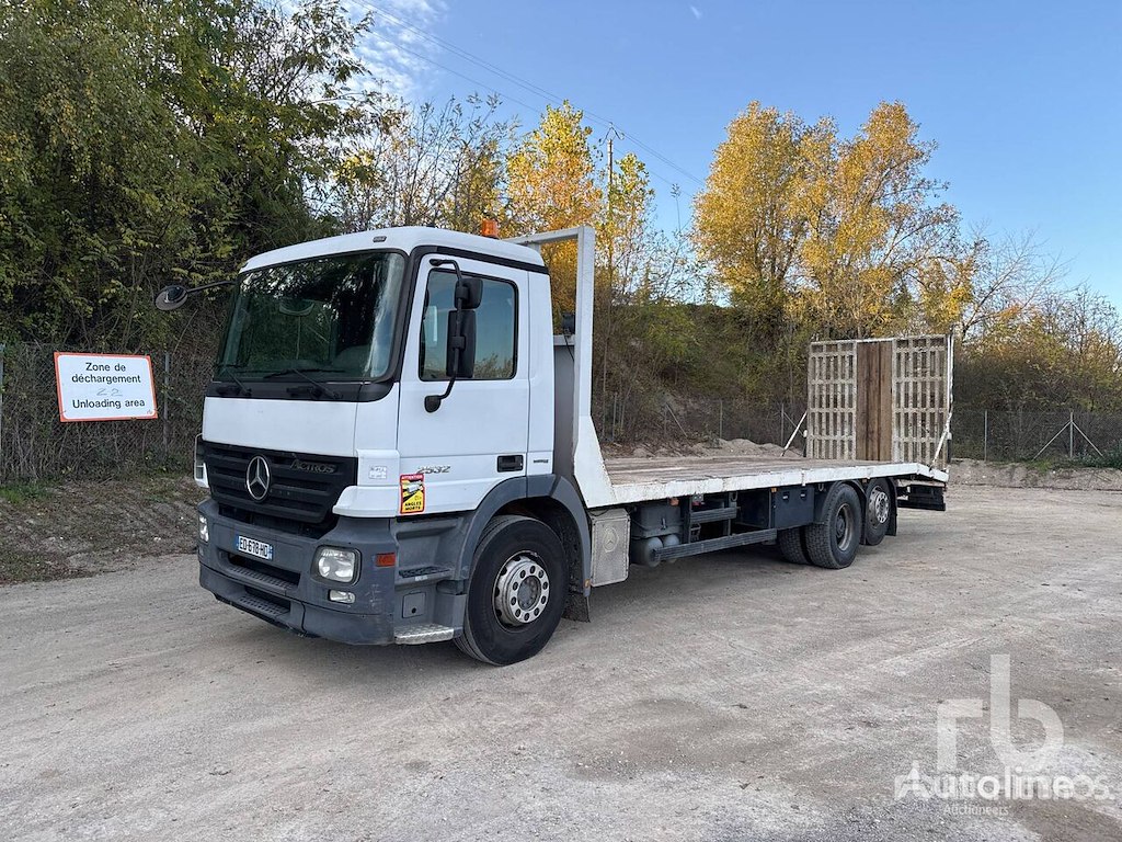 Prodaje se Mercedes-Benz ACTROS 2532 6x2 Camion Plateau autotransporter na aukciji