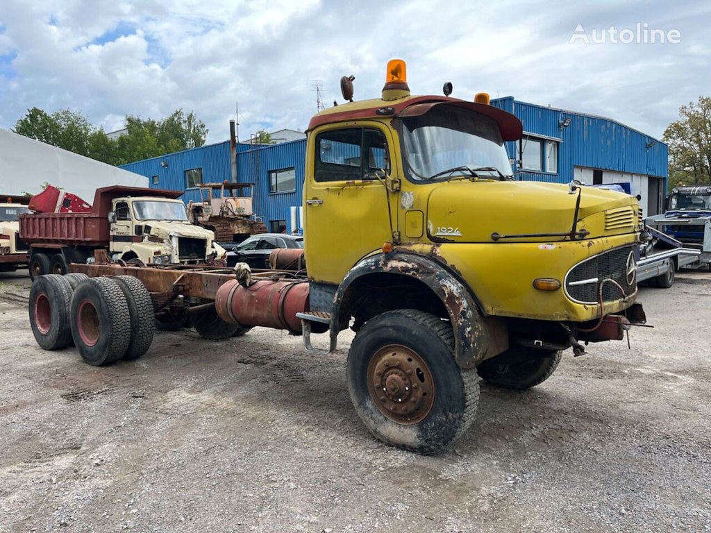 Mercedes-Benz LAK 1924 4x4 + 2, 10 tires 6 cylinder šlep auto