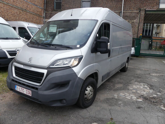 Prodaje se Peugeot Boxer minibus furgon na aukciji