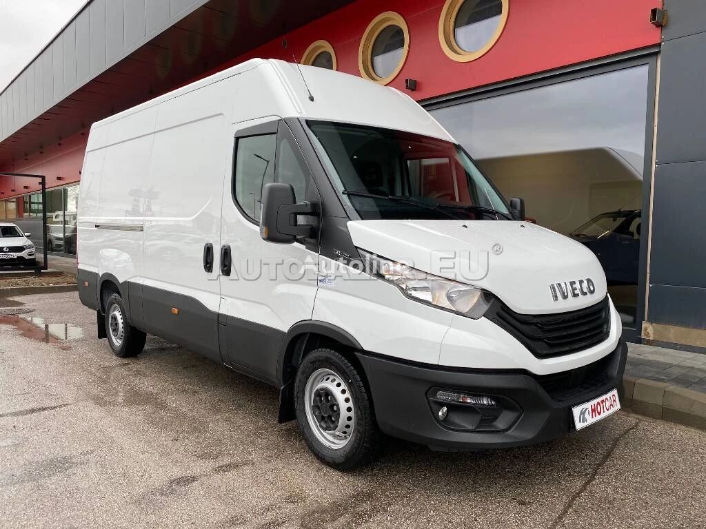 Novi IVECO Daily 35S 14V 2.3L 100kW 12m3 minibus furgon