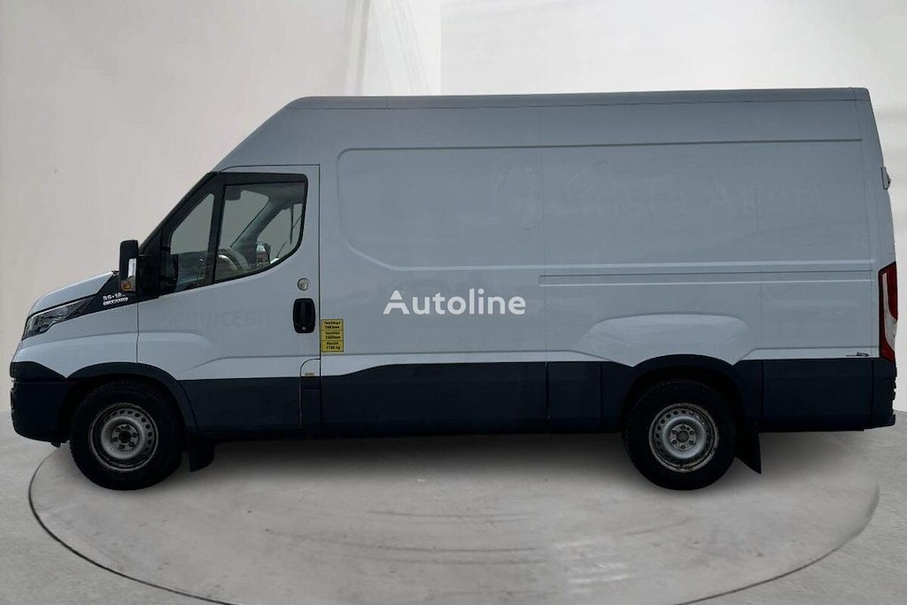 Prodaje se IVECO Daily minibus furgon na aukciji