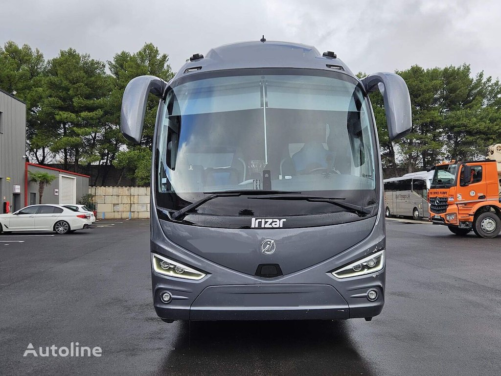 Irizar i6s prigradski autobus