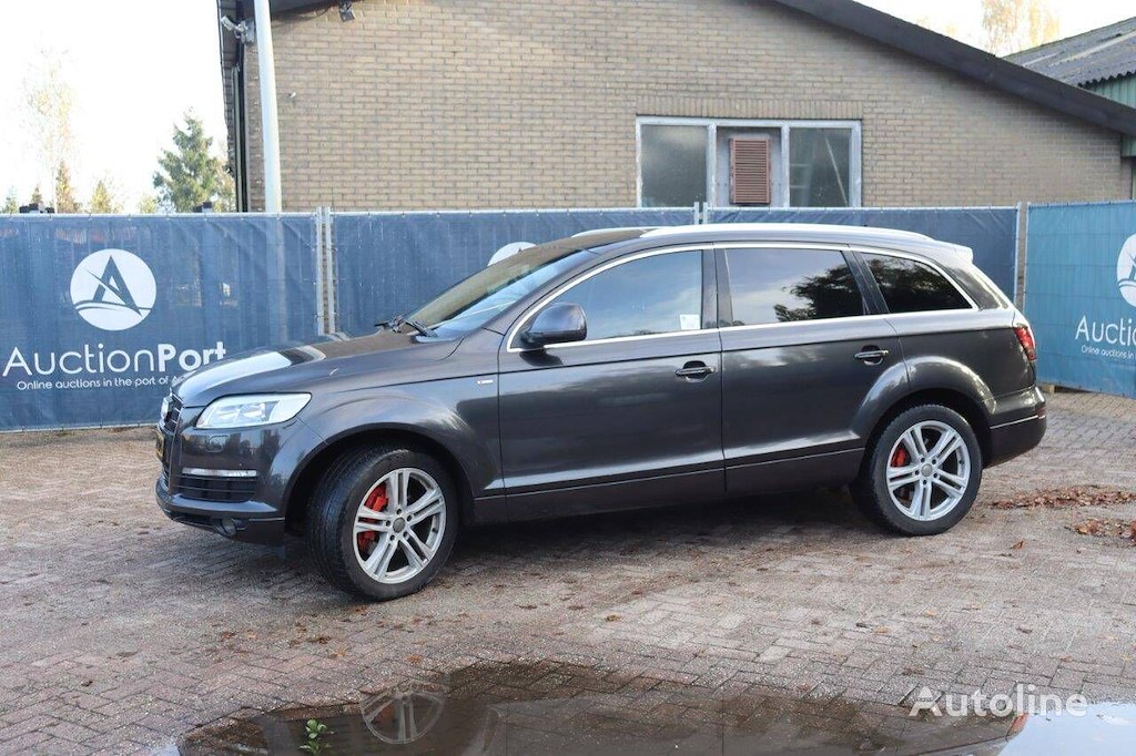 Prodaje se Audi Q7 sedan na aukciji