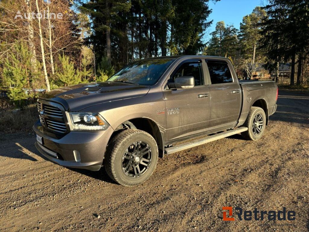 Prodaje se Dodge RAM 1500 Crew Cab 5.7 V8 HEMI 4x4 TorqueFlite pikap na aukciji