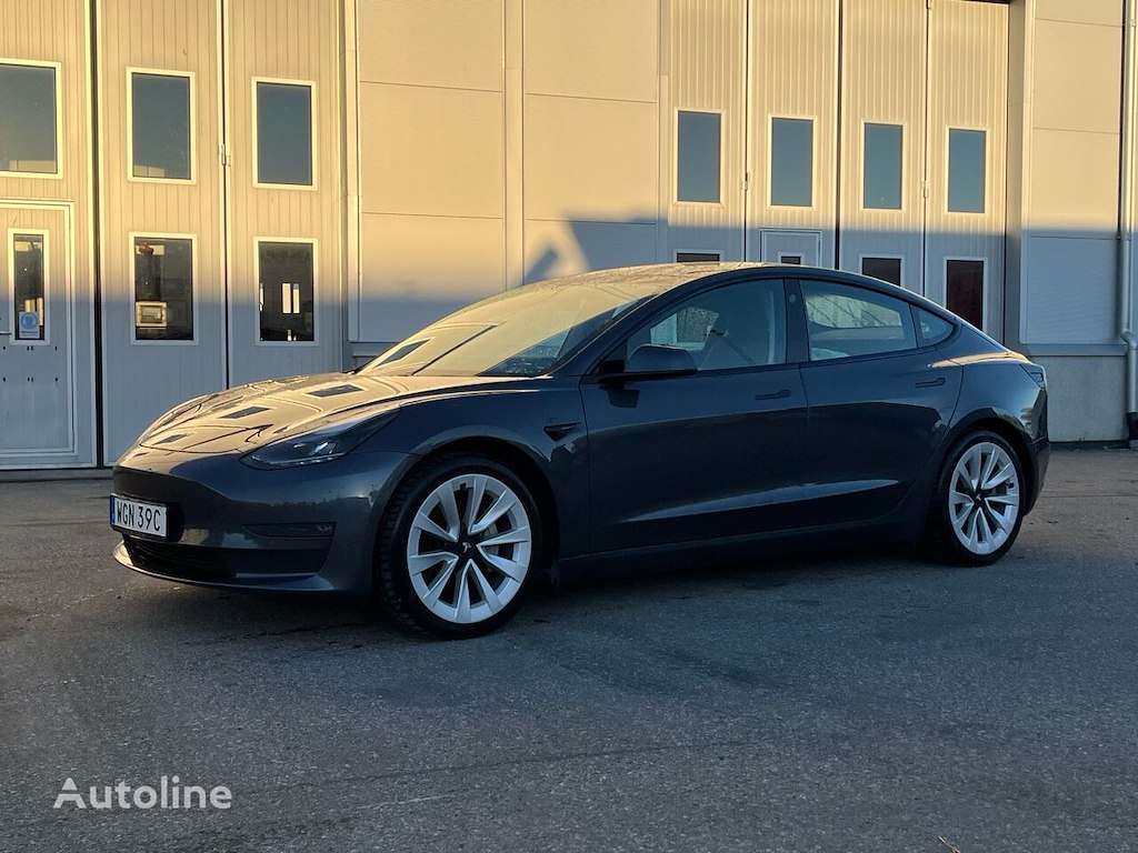 Prodaje se Tesla Model 3 Long Range sedan na aukciji