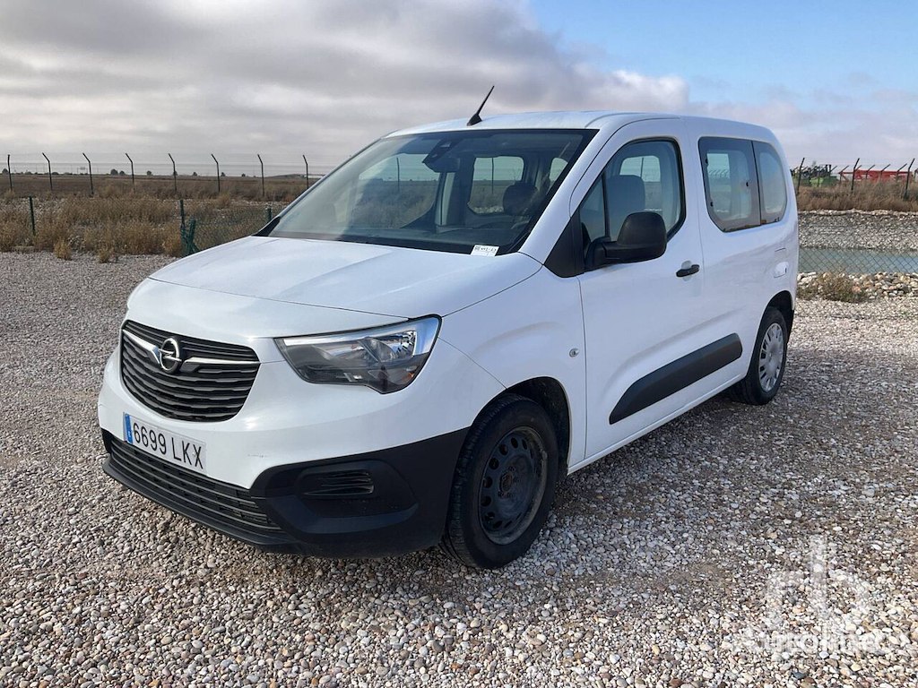 Prodaje se Opel COMBO Life krosover na aukciji