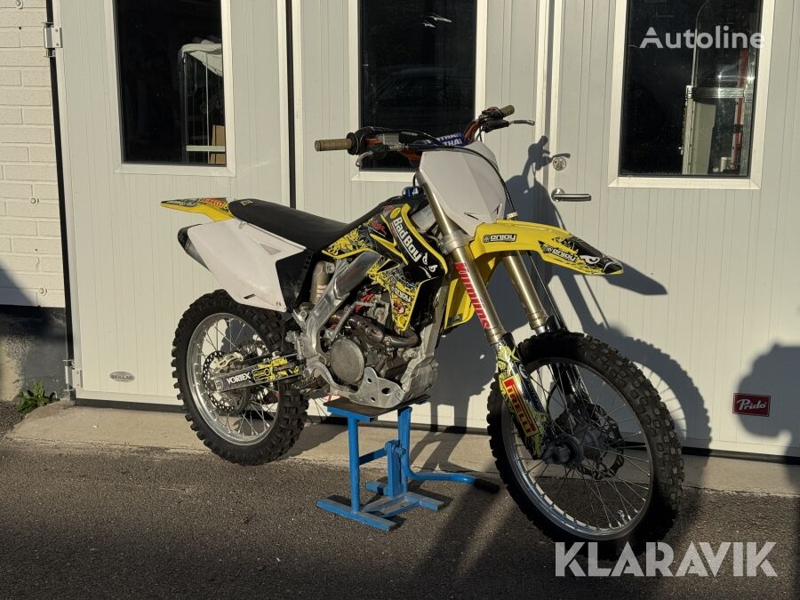 Prodaje se Suzuki RM-Z motocikl na aukciji