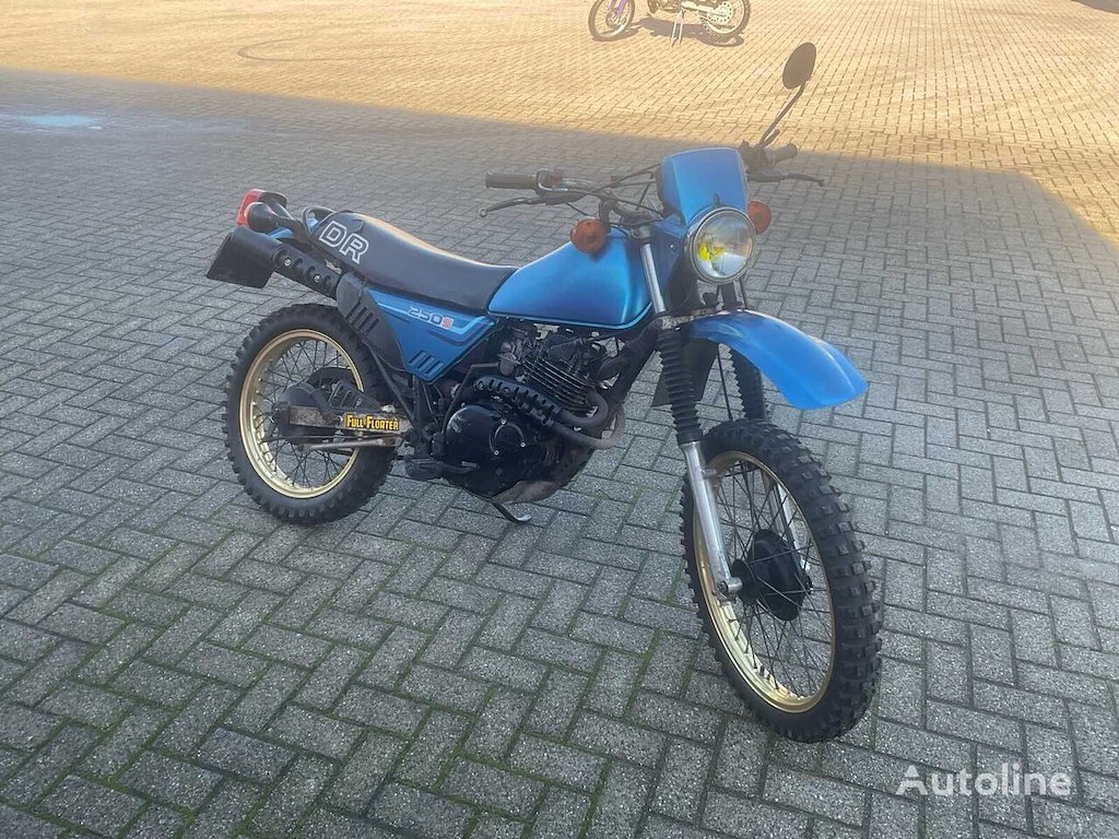 Prodaje se Suzuki All-Road motocikl na aukciji