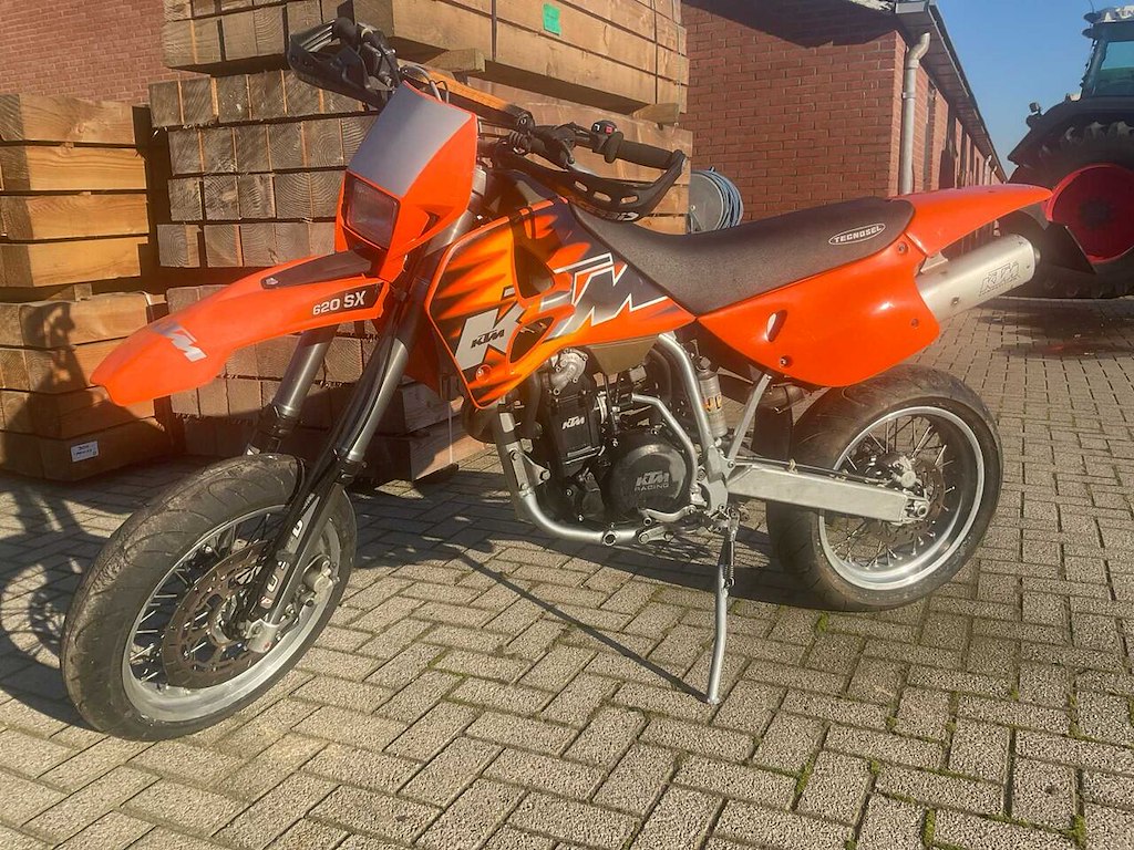 Prodaje se KTM Enduro motocikl na aukciji