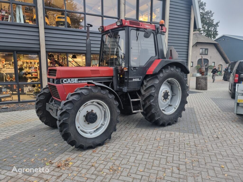 Case IH International 845 XL traktor točkaš