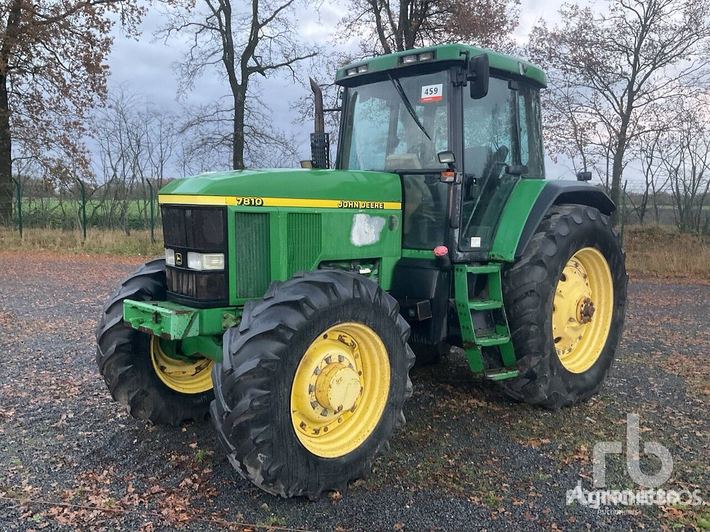 Prodaje se John Deere 7810 traktor točkaš na aukciji