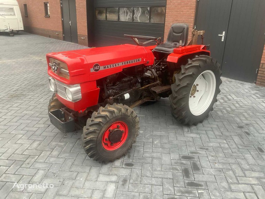 Prodaje se Massey Ferguson 142 traktor točkaš na aukciji