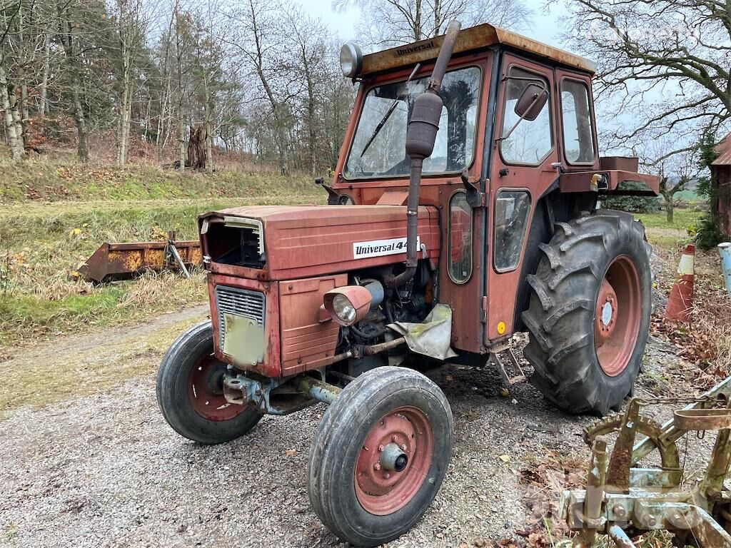 Prodaje se Universal U 445 traktor točkaš na aukciji