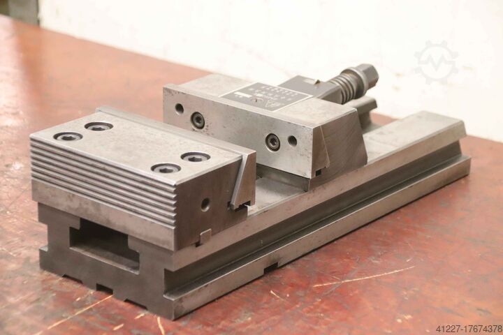 Mašina vise
Nanjing Q94160 Spannweite 205 mm