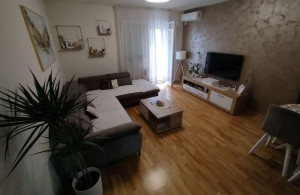 Prodajem Stan-Apartman, Petrovaradin, Novi Sad Okolica