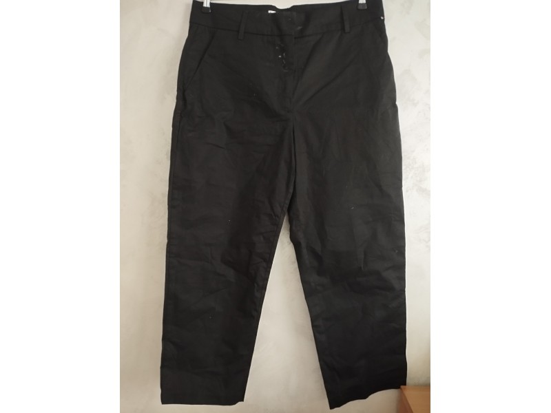 Crne pantalone Tommy Hilfiger vel 42