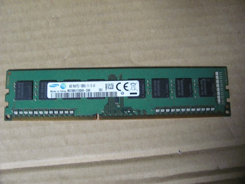 SAMSUNG PC3 DDR3 4GB memorije 1600Mhz