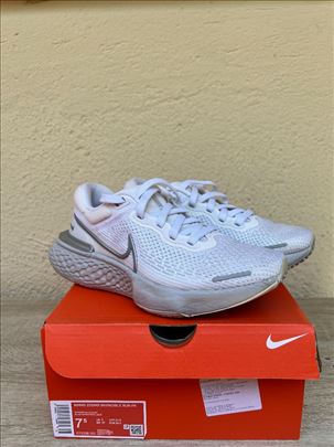 Nike ZoomX bele patike za trcanje