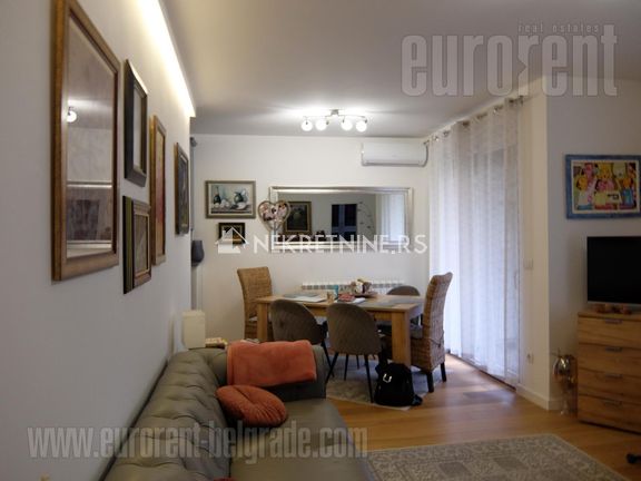 #48215, Izdavanje, Stan, CRVENI KRST, 1700 EUR