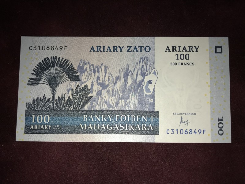 MADAGASKAR 100 ARIARY.2004. UNC.