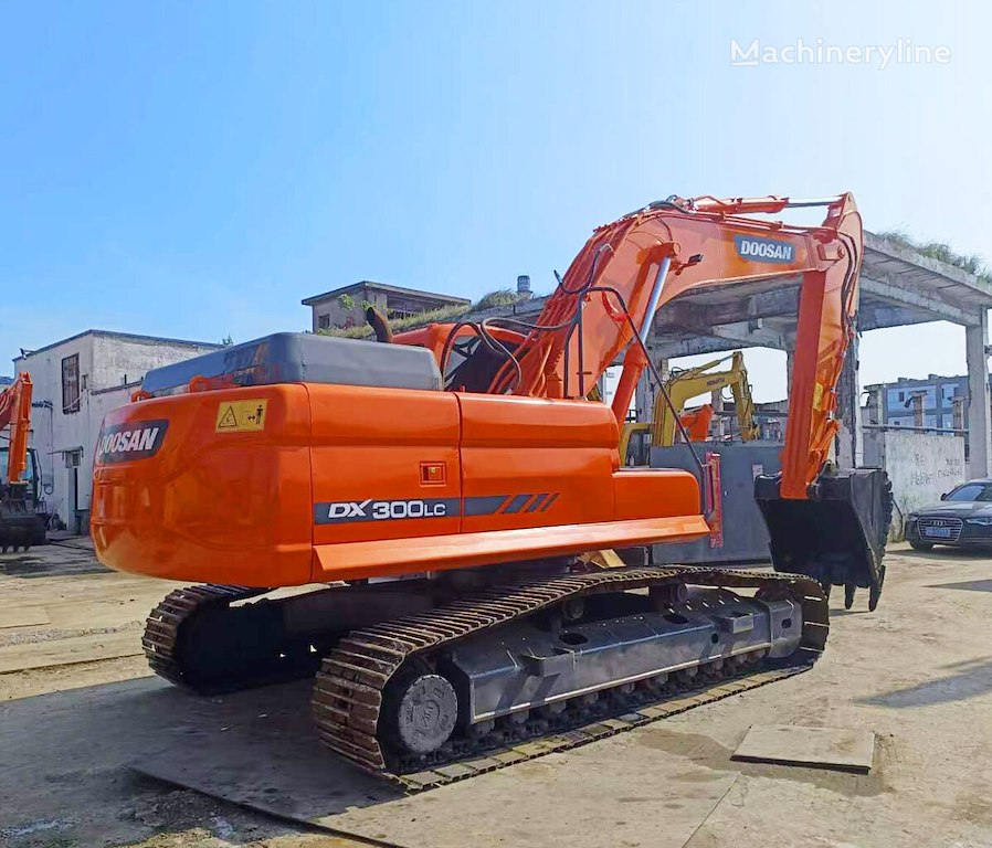 Doosan DX300 bager guseničar