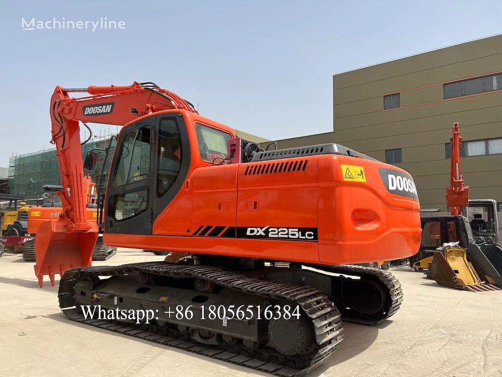 Doosan DX225 bager guseničar