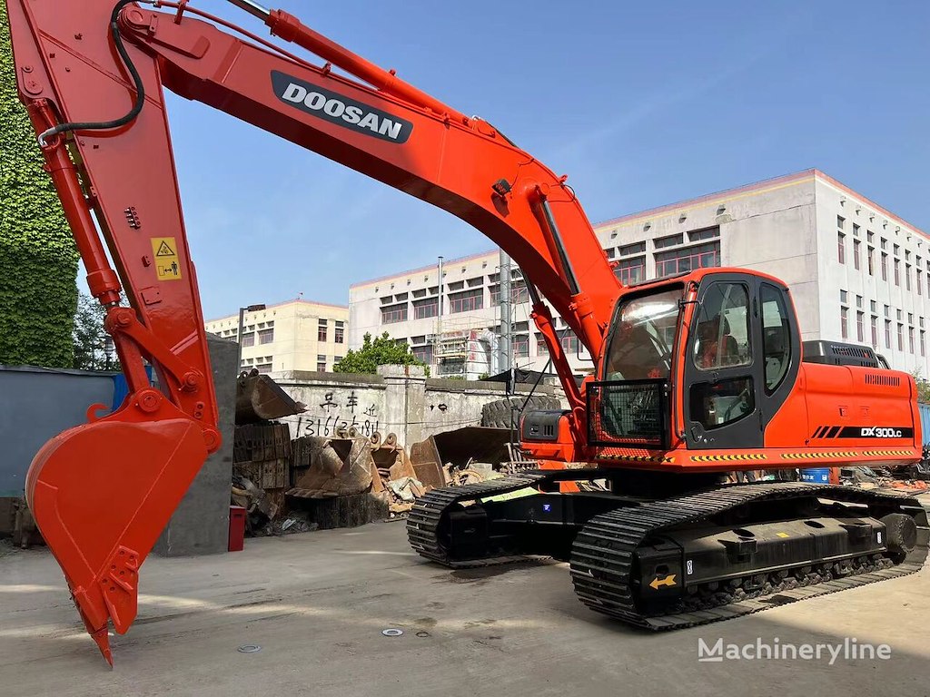 Doosan DX300 bager guseničar